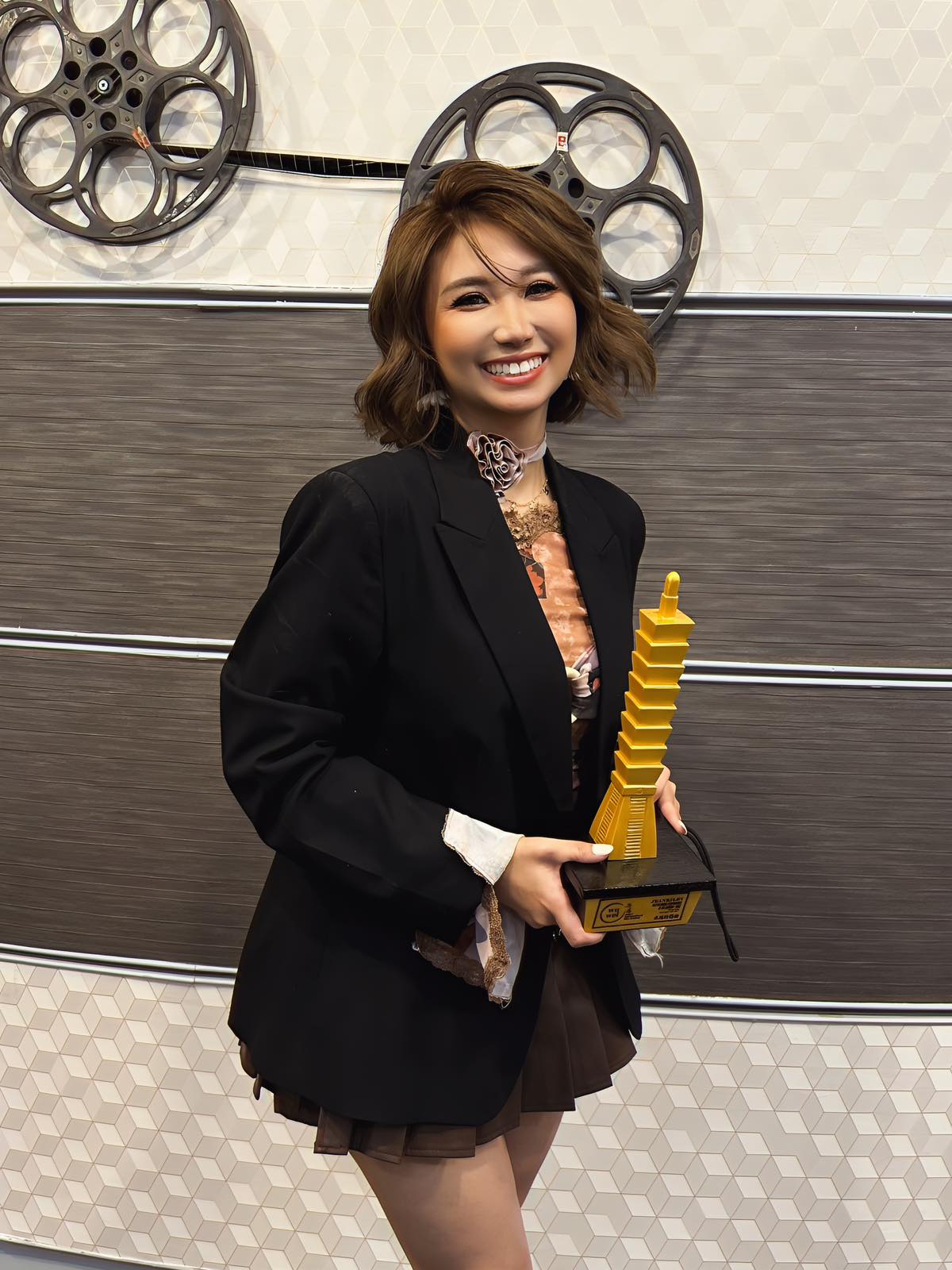 Angeli Khang, Jean Kiley, and Janelle Tee bag awards at the Wu Wei ...